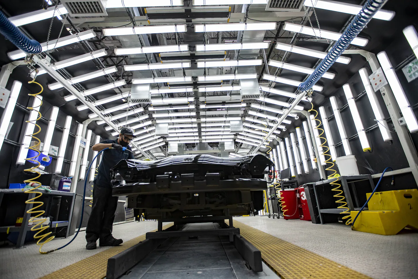 White House Signals Review of EV Tax Credit Enforcement